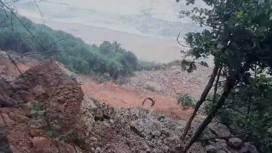 Massive landslide at Varkala Cliff; authorities turn blind eye ...