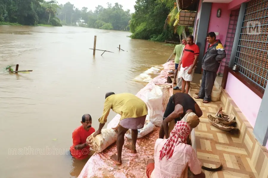 Meenachil River and tributaries overflowing: Rain inundates homes and ...