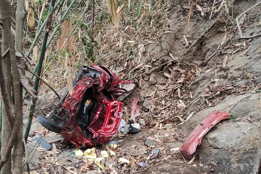 2 dead, 4 injured after car plunges into 600-foot depth in Idukki