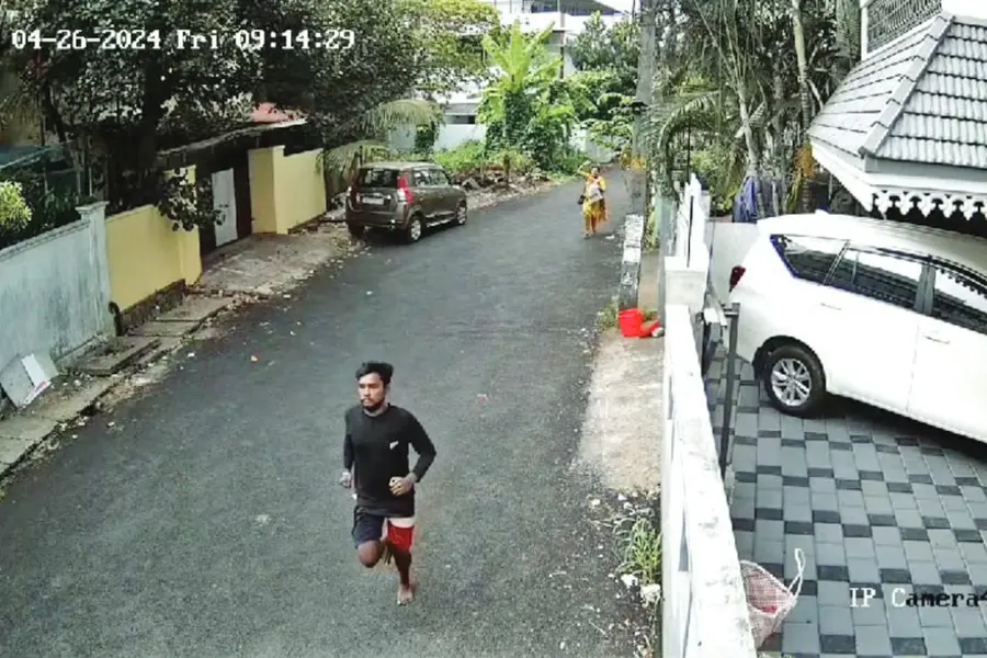 Chain-snatching thief caught on camera in Kochi on Election Day