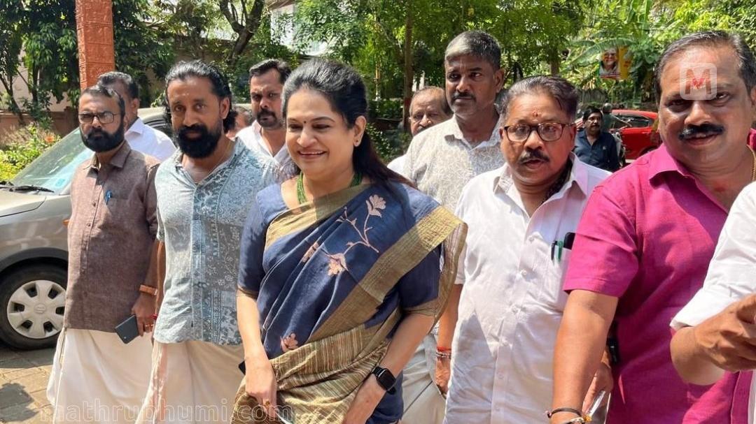 Family and politics are different, hope Suresh Gopi wins in Thrissur: Padmaja Venugopal