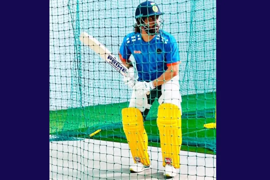 Dhoni's vintage look sparks internet frenzy | Mathrubhumi English