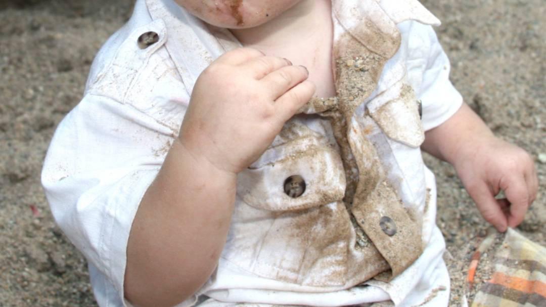 Pica: Eating disorder that makes one eat hair and soil; know symptoms ...