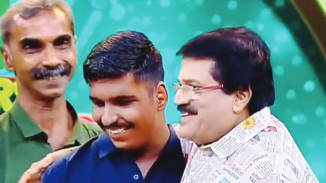 Visually impaired singer meets idol MG Sreekumar, shares stage with him