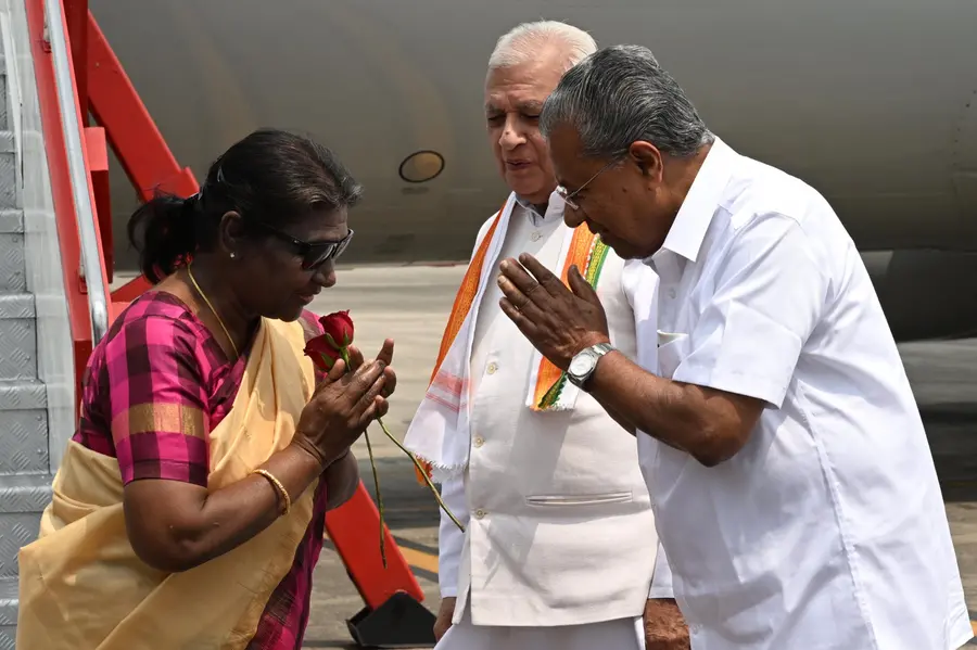 President Droupadi Murmu arrives in Kerala for 2-day visit ...