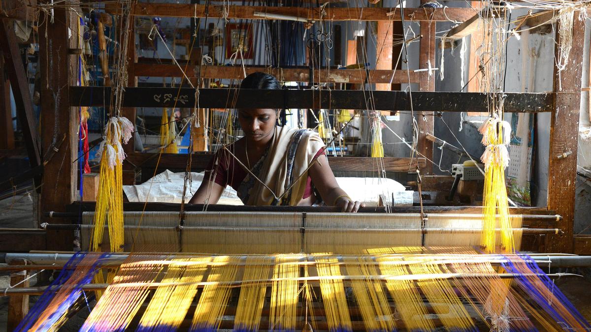 ‘Kannur Pudava’ eyes to mark its presence in Kerala wedding textile market