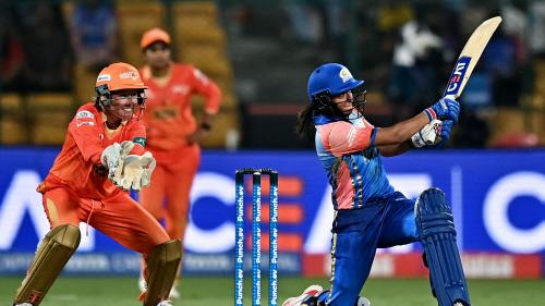 WPL: Amelia Kerr, Harmanpreet Kaur guide MI to five-wicket win over Giants