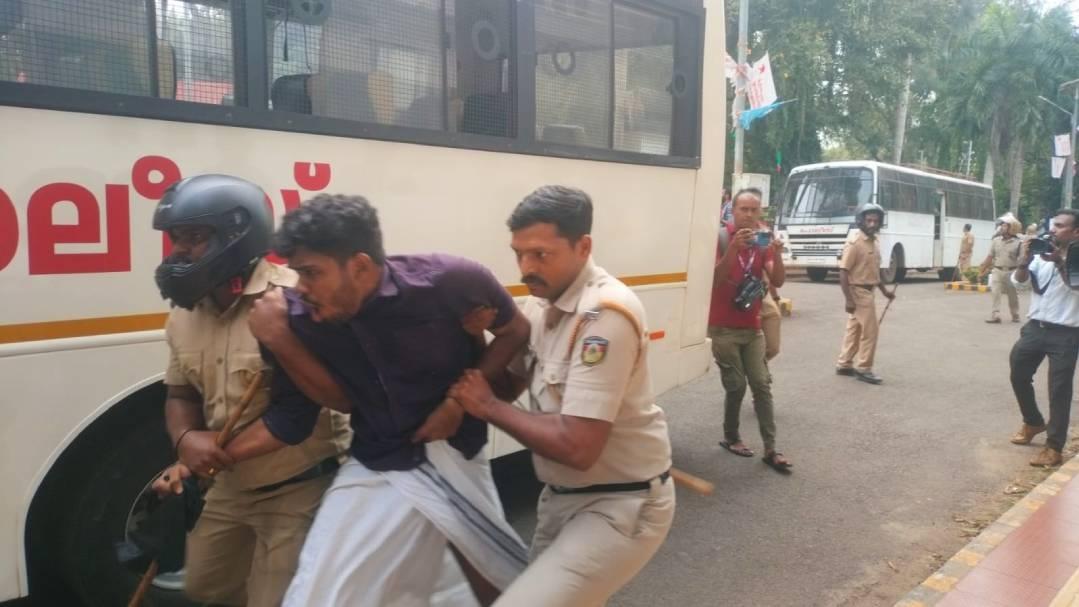 Governor greeted with black flags, balloons in Calicut University