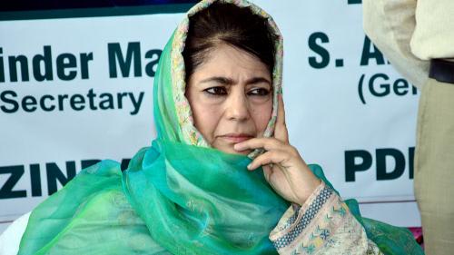 Narrow escape for PDP chief Mehbooba Mufti as vehicle meets with accident