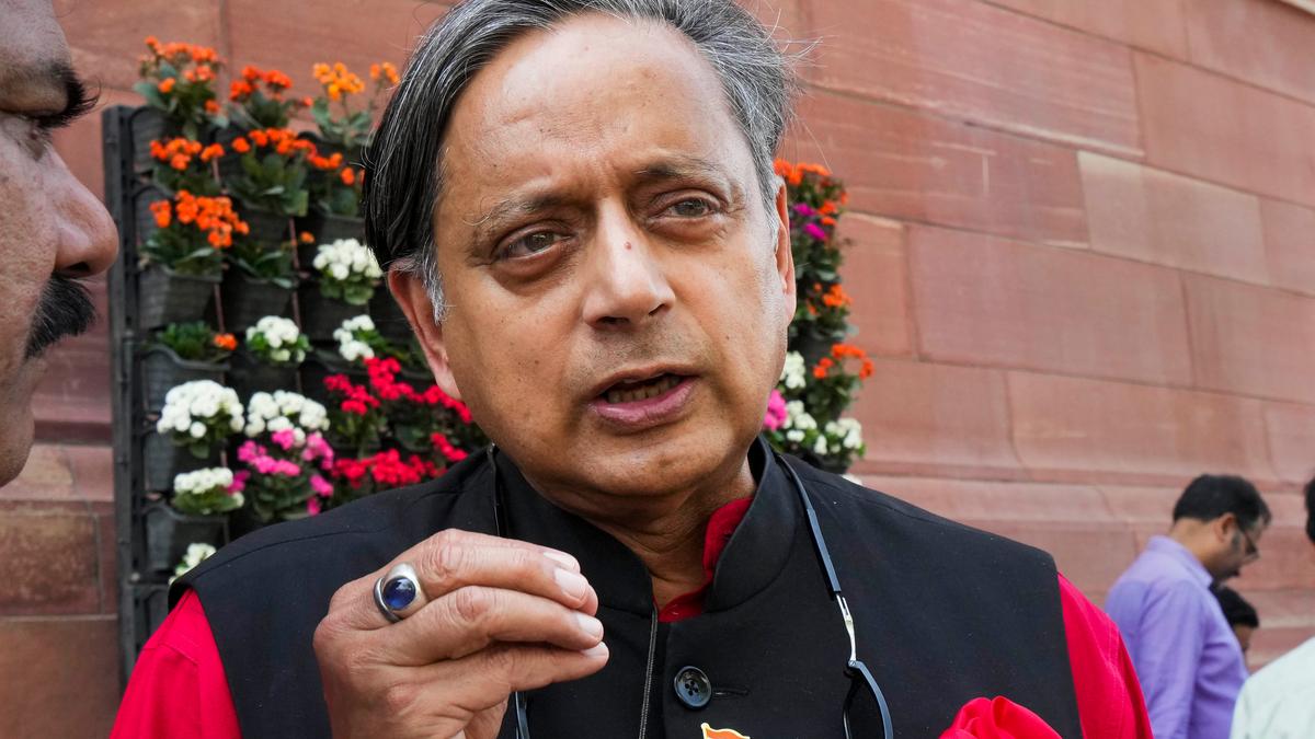 Shashi Tharoor inaugurates Kerala's first Wi-Fi street in Kochi