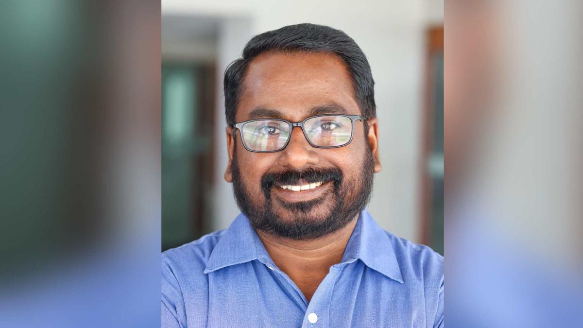 Mathrubhumi News journo Dr G Prasad Kumar bags Calicut Press Club's P ...