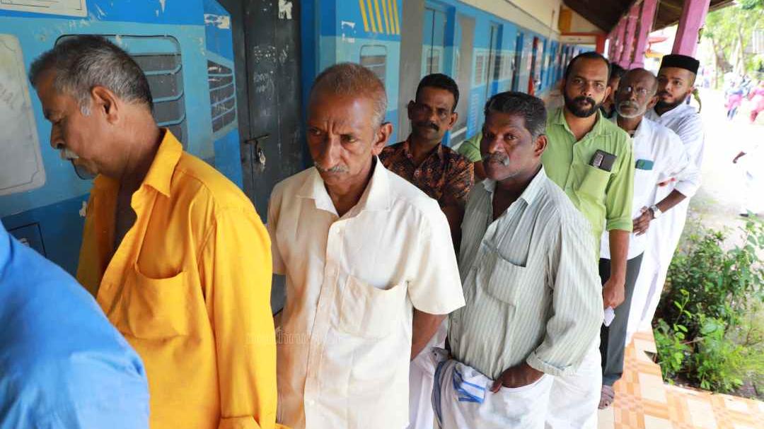 Puthuppally byelection records 72.91 per cent polling | Mathrubhumi English