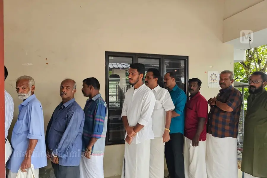 Voting begins in Puthuppally by-polls; Crowds throng 182 polling booths ...