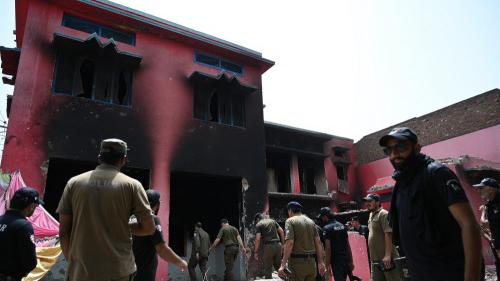 Pakistan arrests 129 Muslims after mob attacks churches and homes of ...