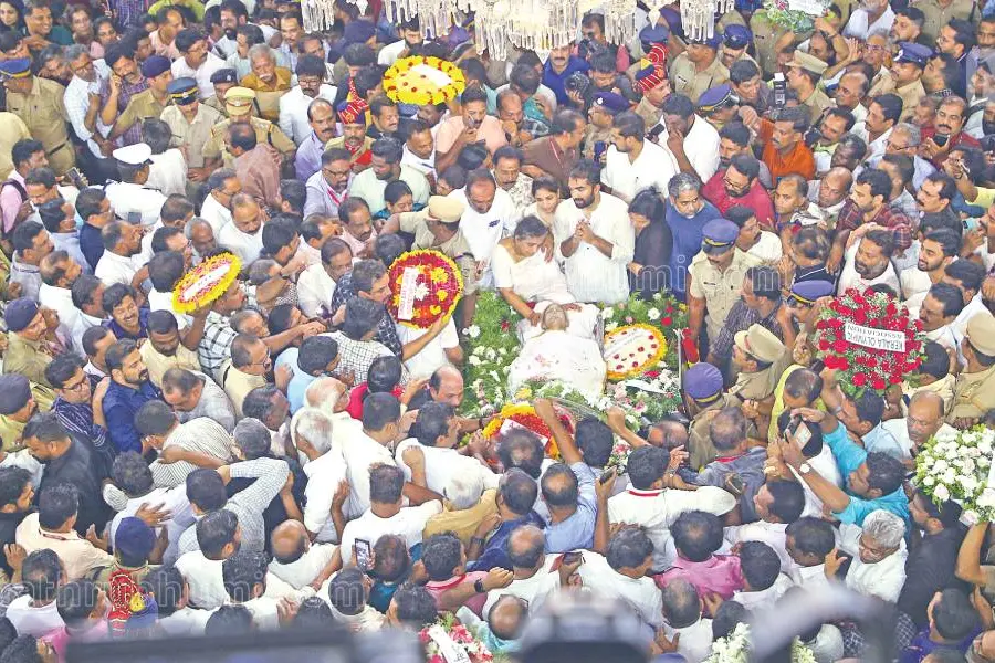 Kerala govt to decide on giving official honours at Chandy’s funeral ...