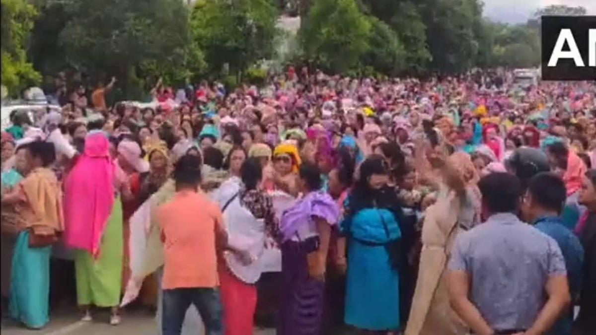 High-voltage drama in Imphal over Manipur CM's ‘resignation ...