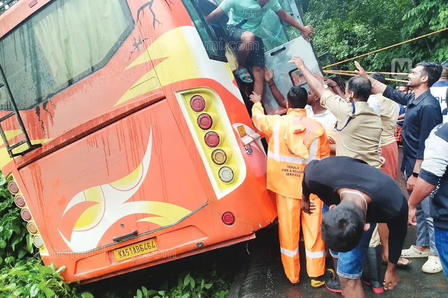 Tourist bus with 50 people onboard skids off road in Munnar; all ...
