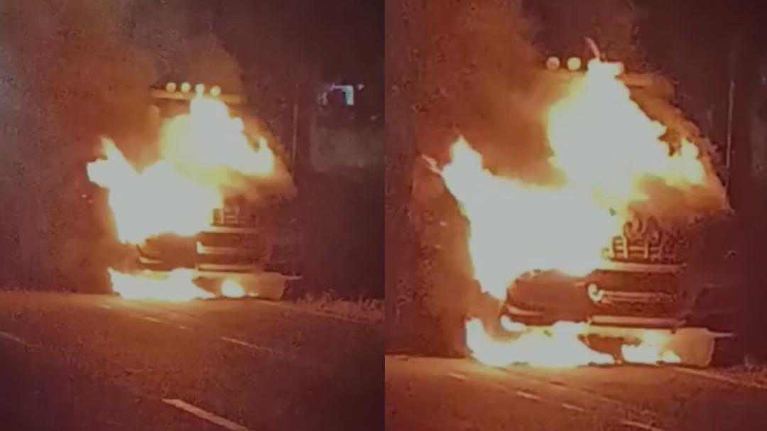 Running car catches fire in Koyilandy, bonnet completely charred ...