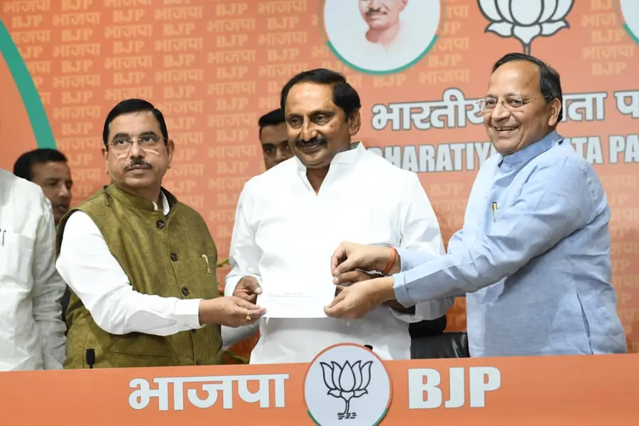 Former Andhra Pradesh CM Kiran Kumar Reddy joins BJP, slams Congress ...