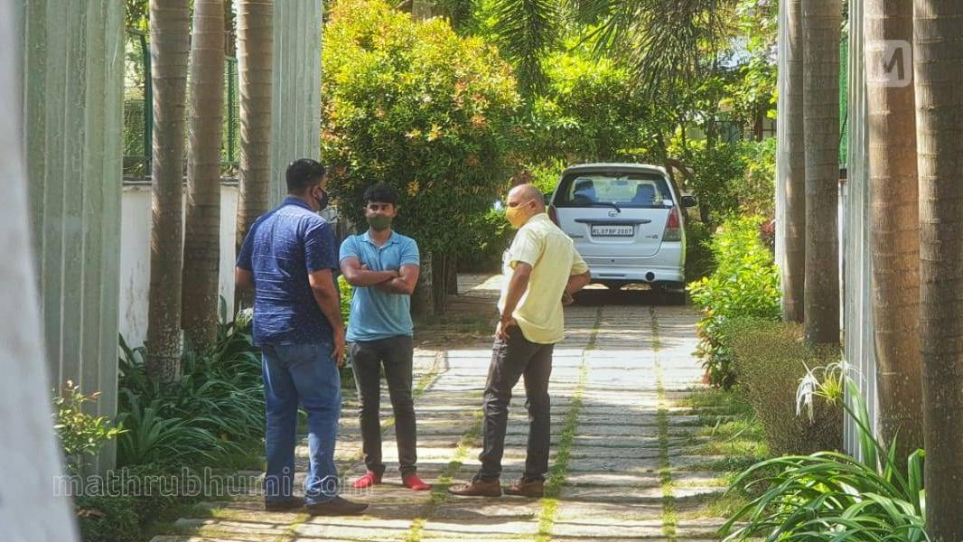 Police raid Dileep’s house in search of a gun, say reports