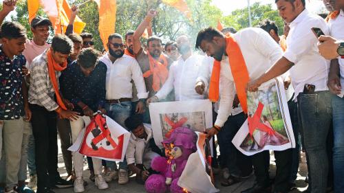 Valentine's Day celebrated across India, right-wing outfits play spoilsport