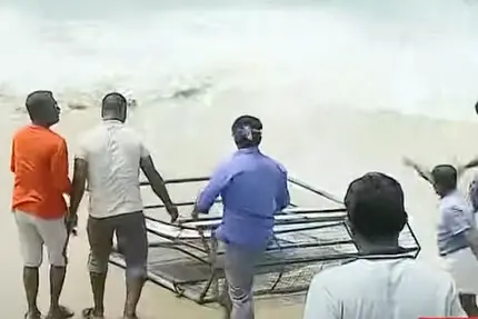 On day 100, Vizhinjam protesters allegedly set fishing boat on fire at ...