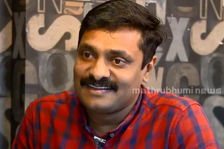 Mathrubhumi News senior reporter receives KP Ummer Media Award