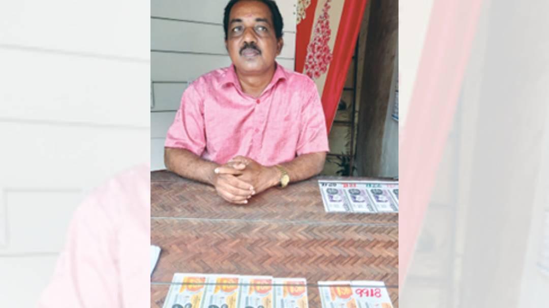 Mechanic turns millionaire owing to lottery agent’s honesty in Ernakulam