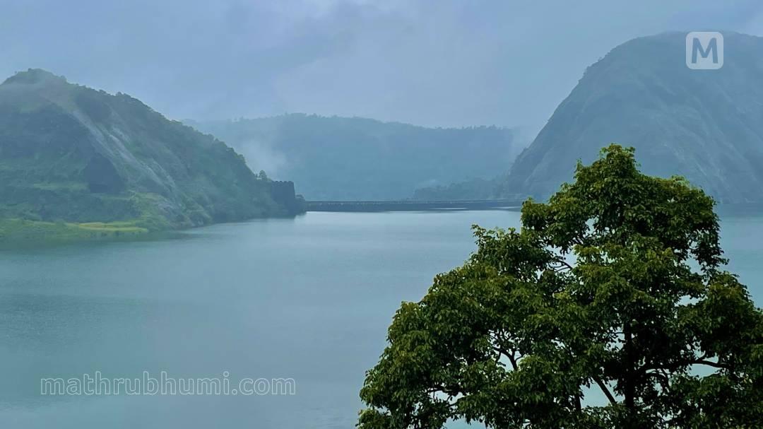 Idukki dam may be opened under heavy rains; Kakki dam opened
