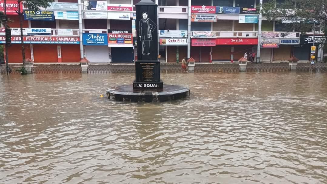 Mudslides at five locations in Kottayam; water levels of Meenachil ...