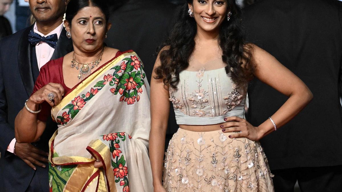 Senior actor Jalaja flaunts Kerala kasavu at Cannes