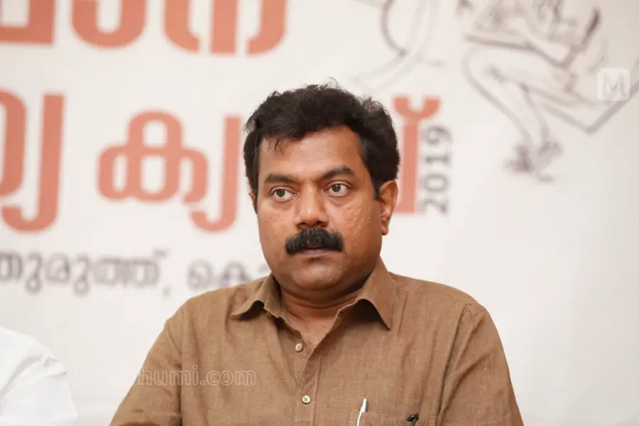 Subhash Chandran bags Malayattoor Foundation literary award