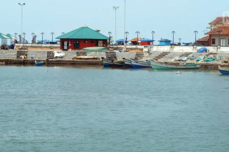 Uru that left Beypore for Lakshadweep capsizes; 6 persons rescued