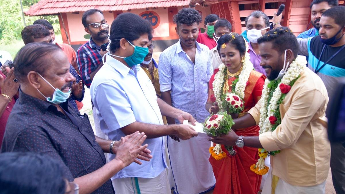 Actor Manikandan Achari enters wedlock, see pics