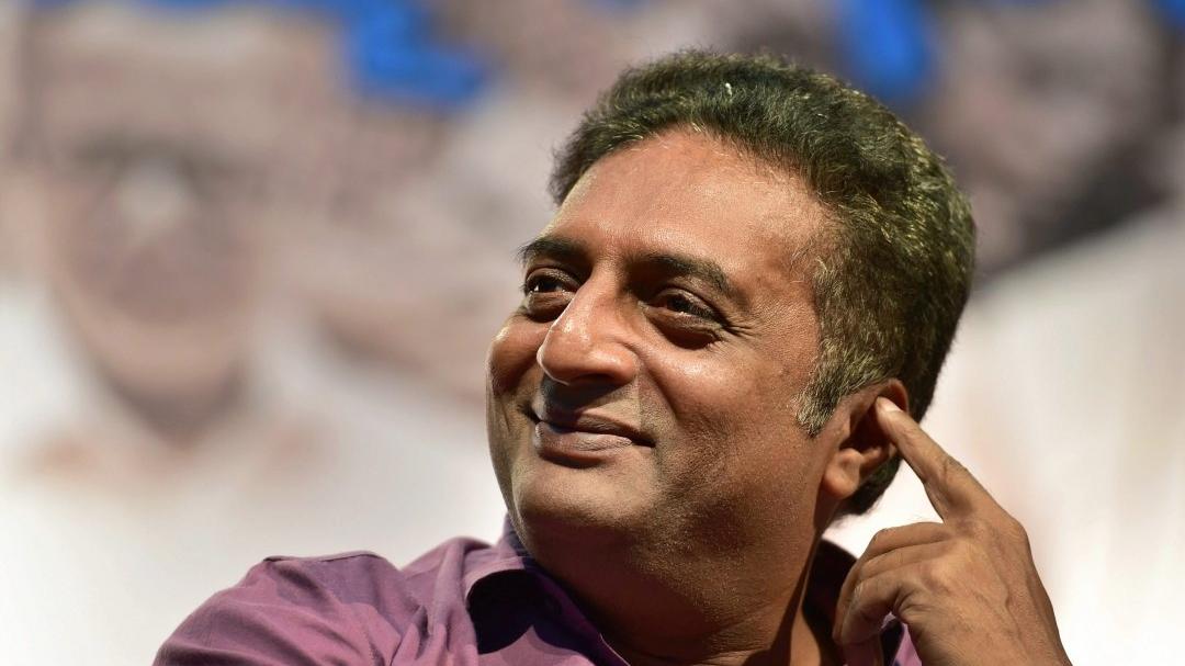 ‘Auto mein’: With Kunal Kamra and a caption, Prakash Raj takes a swipe ...