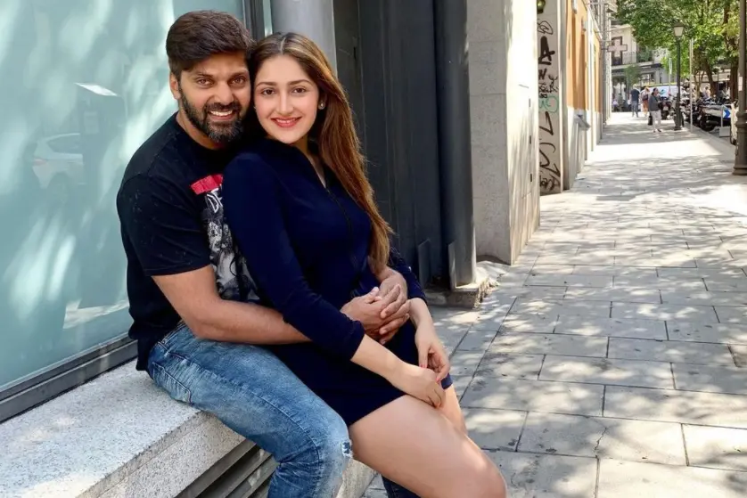 Actor- couple Arya and Sayyeshaa blessed with a baby girl