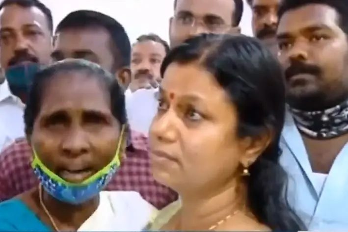 Bindhu Krishna breaks down before supporters’ love; Kollam witnesses ...
