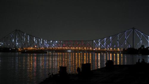 Howrah Bridge shines bright in Olympic colours