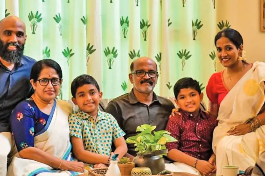 With heavy heart, eyes filled with tears, people of Edappally receive ...
