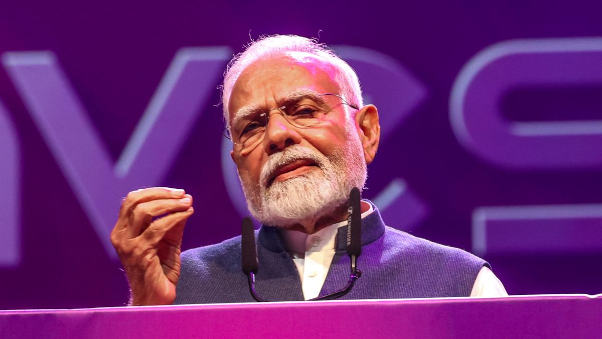 PM Modi warns against ‘robot-like’ thinking, calls for human ...
