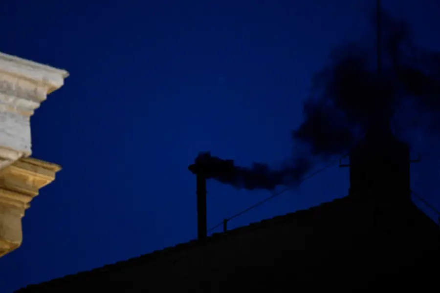 No Pope chosen! Black smoke pours from Sistine Chapel chimney on Day 1 ...