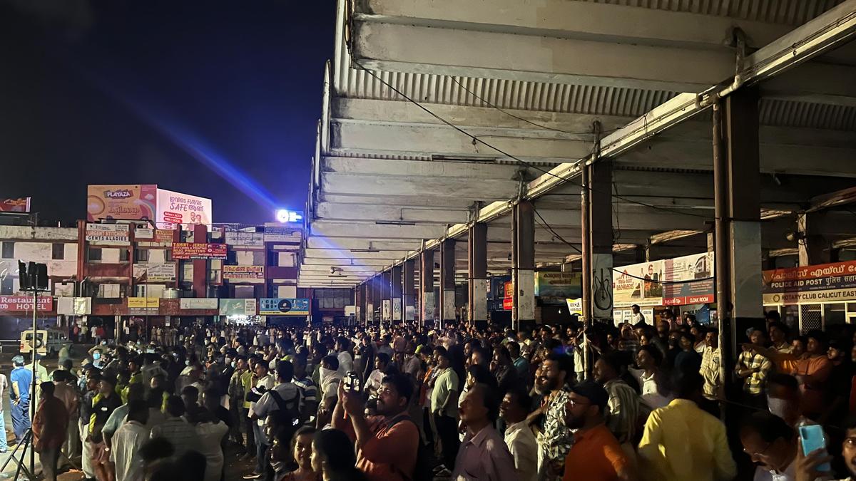 Weekend crowds trapped as Kozhikode fire shuts new bus stand, chokes ...