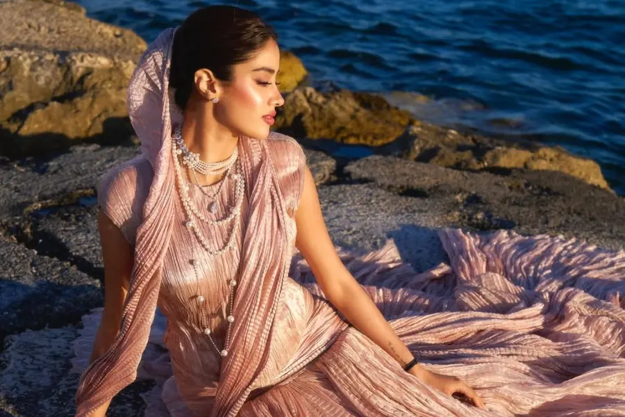 Janhvi Kapoor channels Sridevi in breathtaking royal look as she debuts at Cannes 2025 | PHOTOS