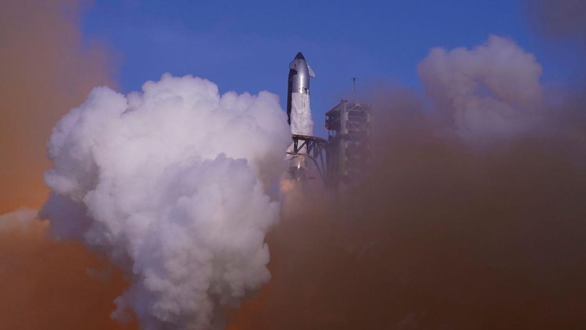 SpaceX starship test flight ends in mid-air breakup over Indian ocean