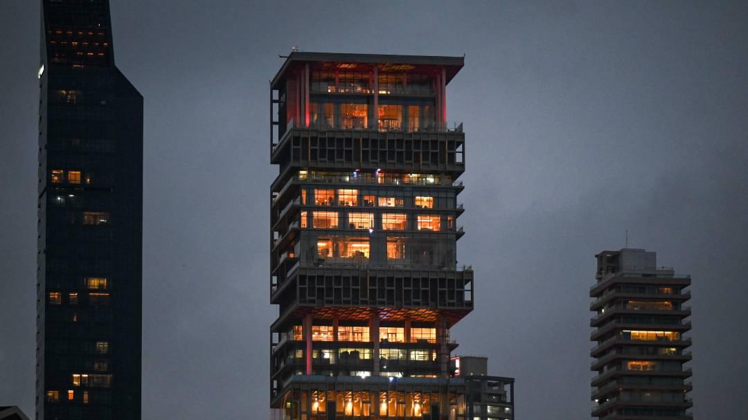 മുകേഷ് അംബാനിയുടെ ആന്റ്‌ലിയ, ബിഗ് ബിയുടെ ജല്‍സ, ഷാരൂഖ് ഖാന്റെ മന്നത്ത് ...