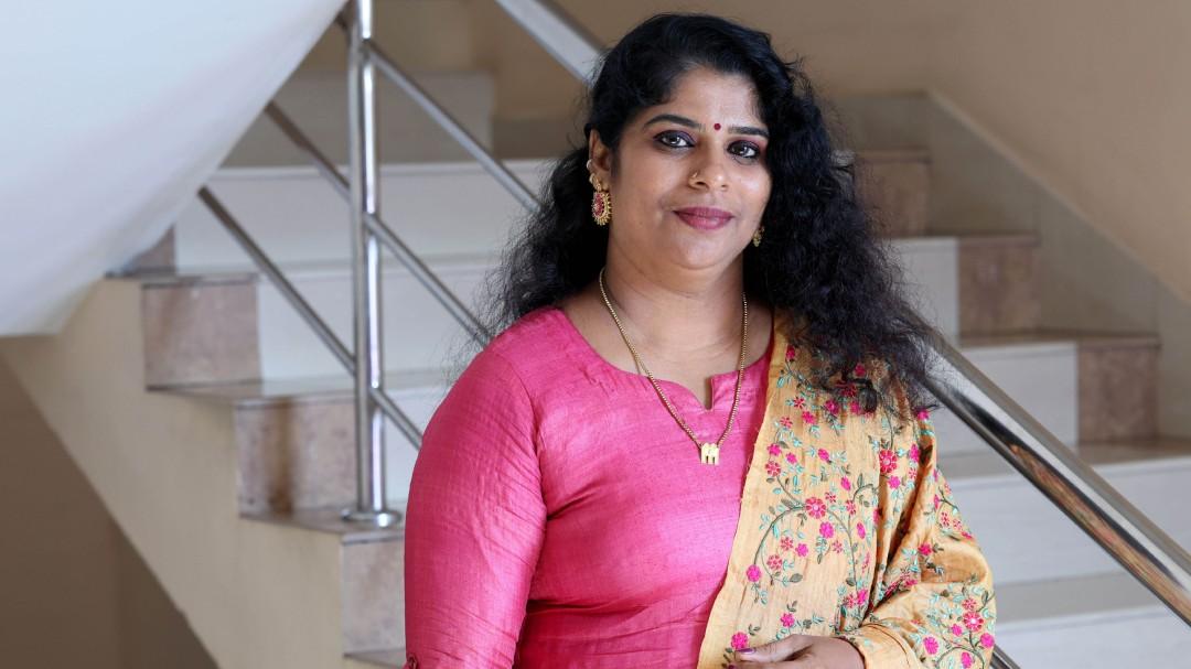 ഭര്‍ത്താവിന്റെ ആത്മഹത്യ, കടക്കെണി: തളരാതിരിക്കാന്‍ ശ്രീജയുടെ പക്കലുണ്ട് ...