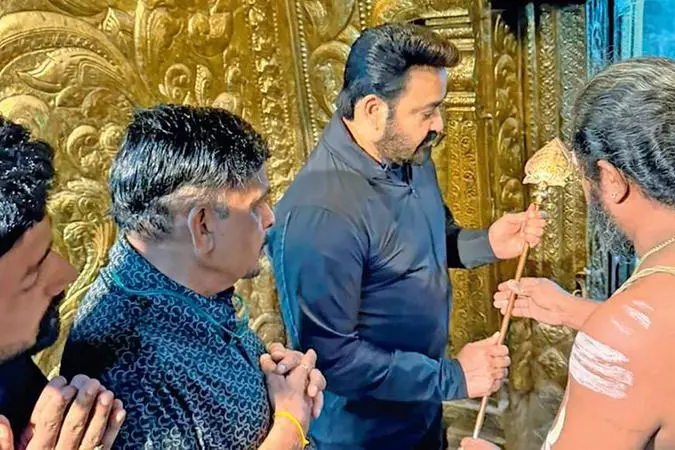 Mohanlal visits Thirumalai Kovil temple in TN; offers copper coated Vel