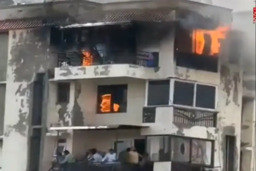 Dwarka fire tragedy: Man and two children die after jumping from eighth ...