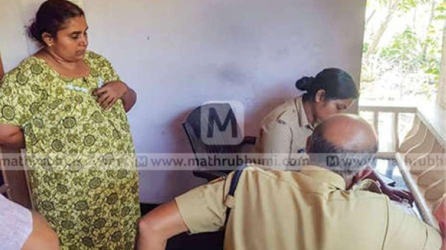 Thief rings doorbell, throws sand at woman's face, flees with 3 ...