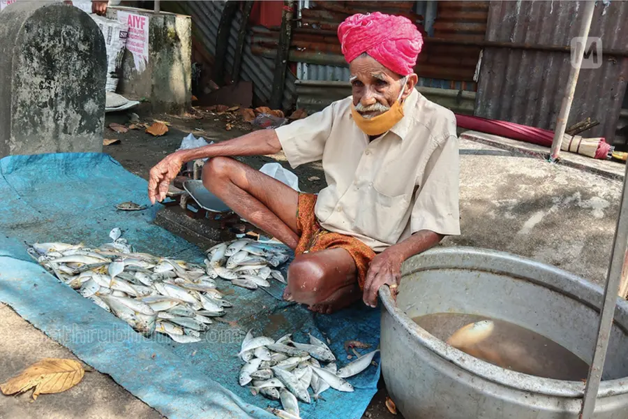 Meet this 105-yr-old fish vendor in Thrissur who proves age is just a ...